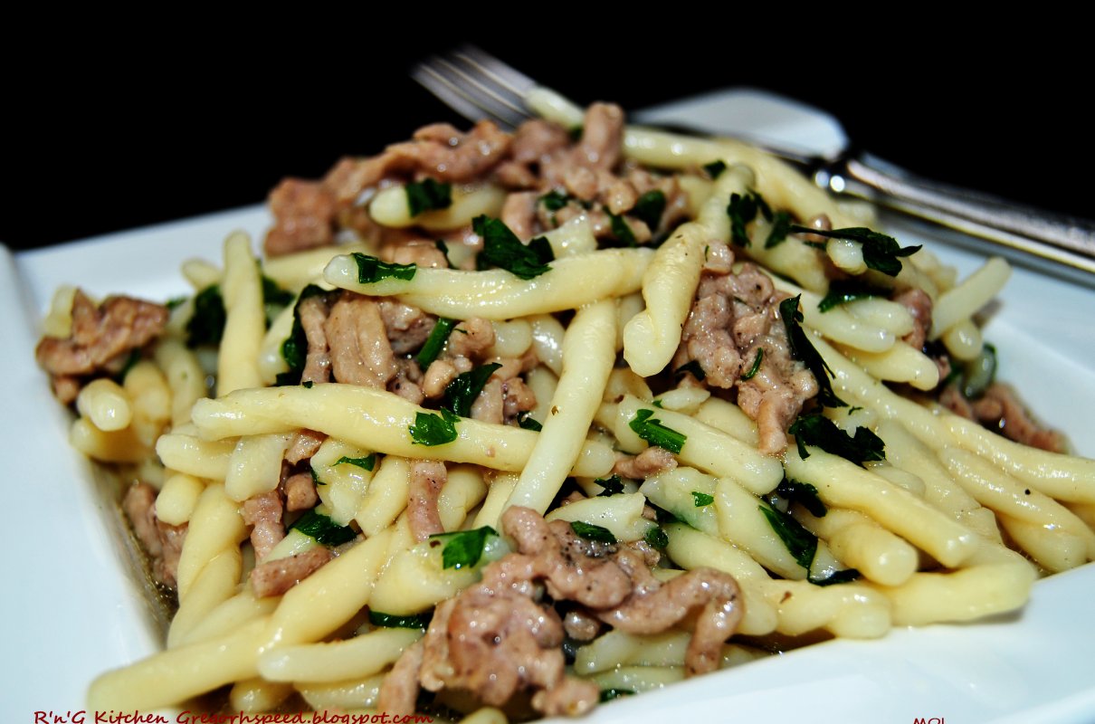 Trofiette z szarym sosem i mięsem mielonym