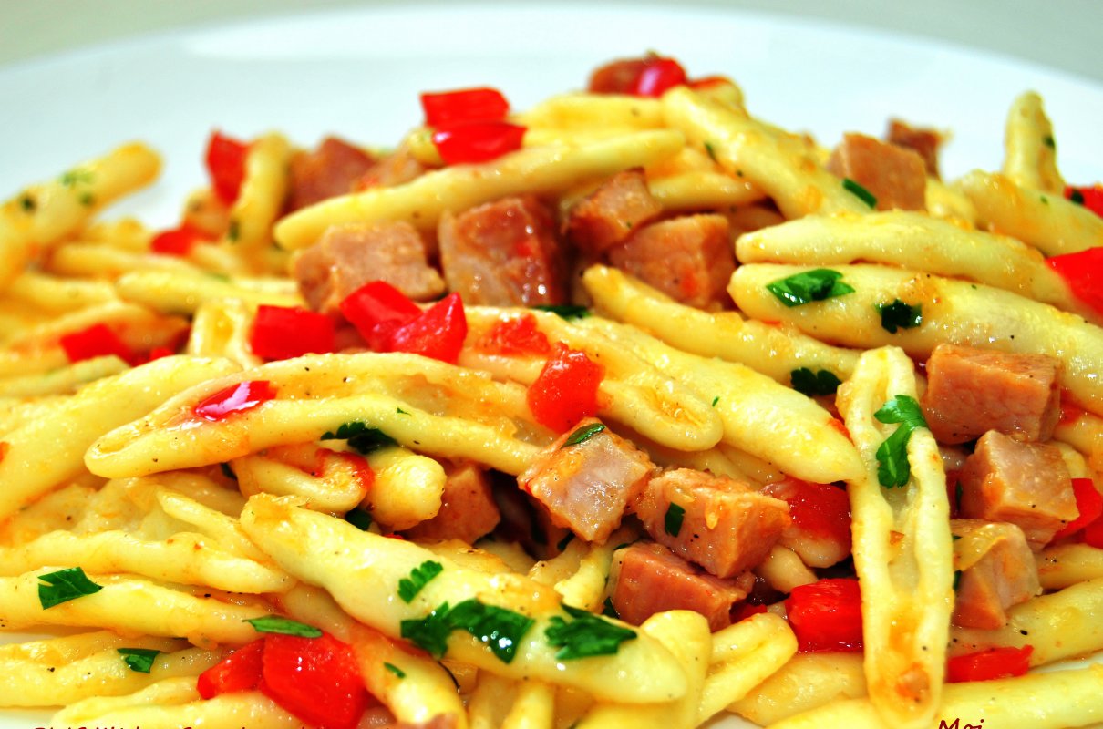 Capunti z boczkiem i papryką
