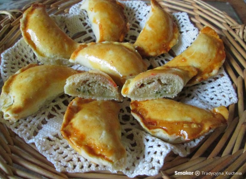 Czebureki- pierożki smażone w głębokim oleju z mięsnym farszem