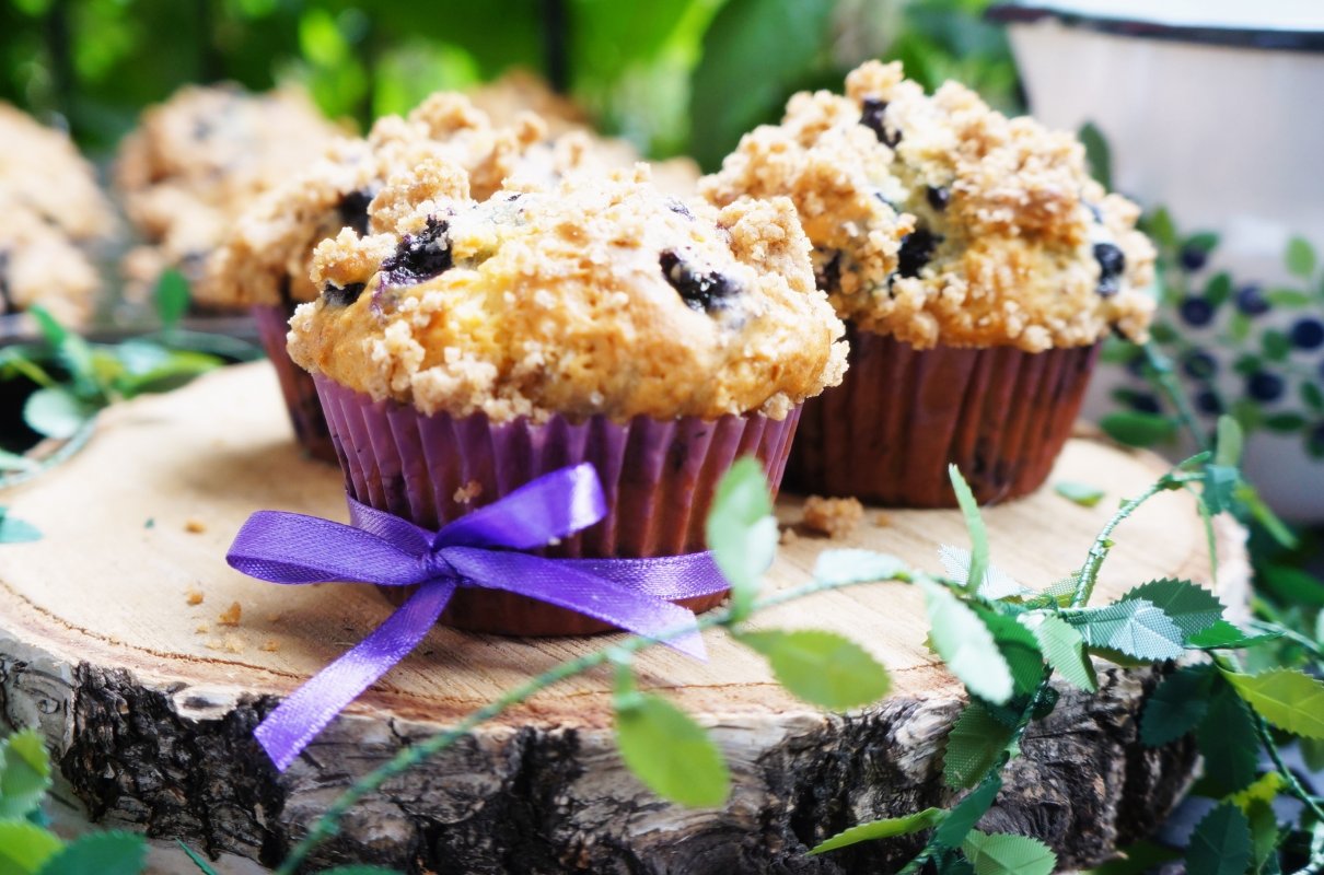 Jagodowe muffinki z cynamonową kruszonką