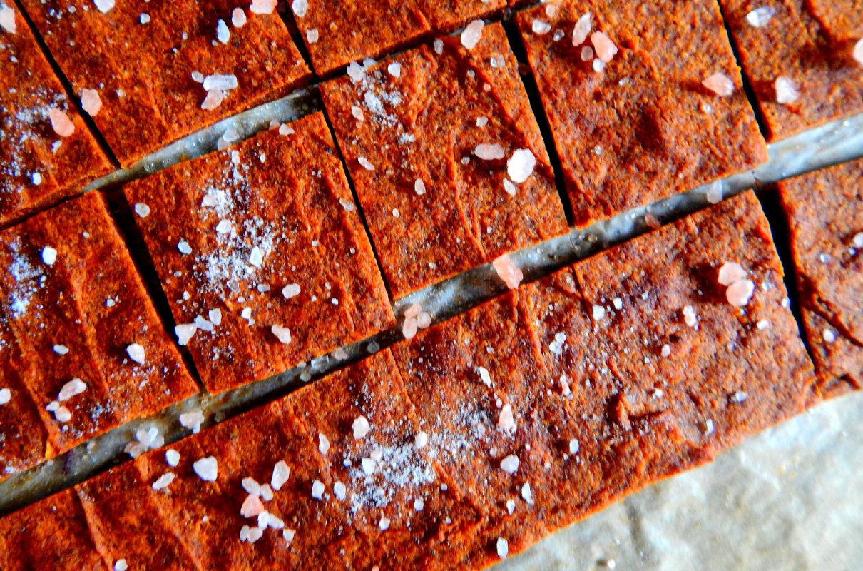 Gryczane krakersy pomidorowe