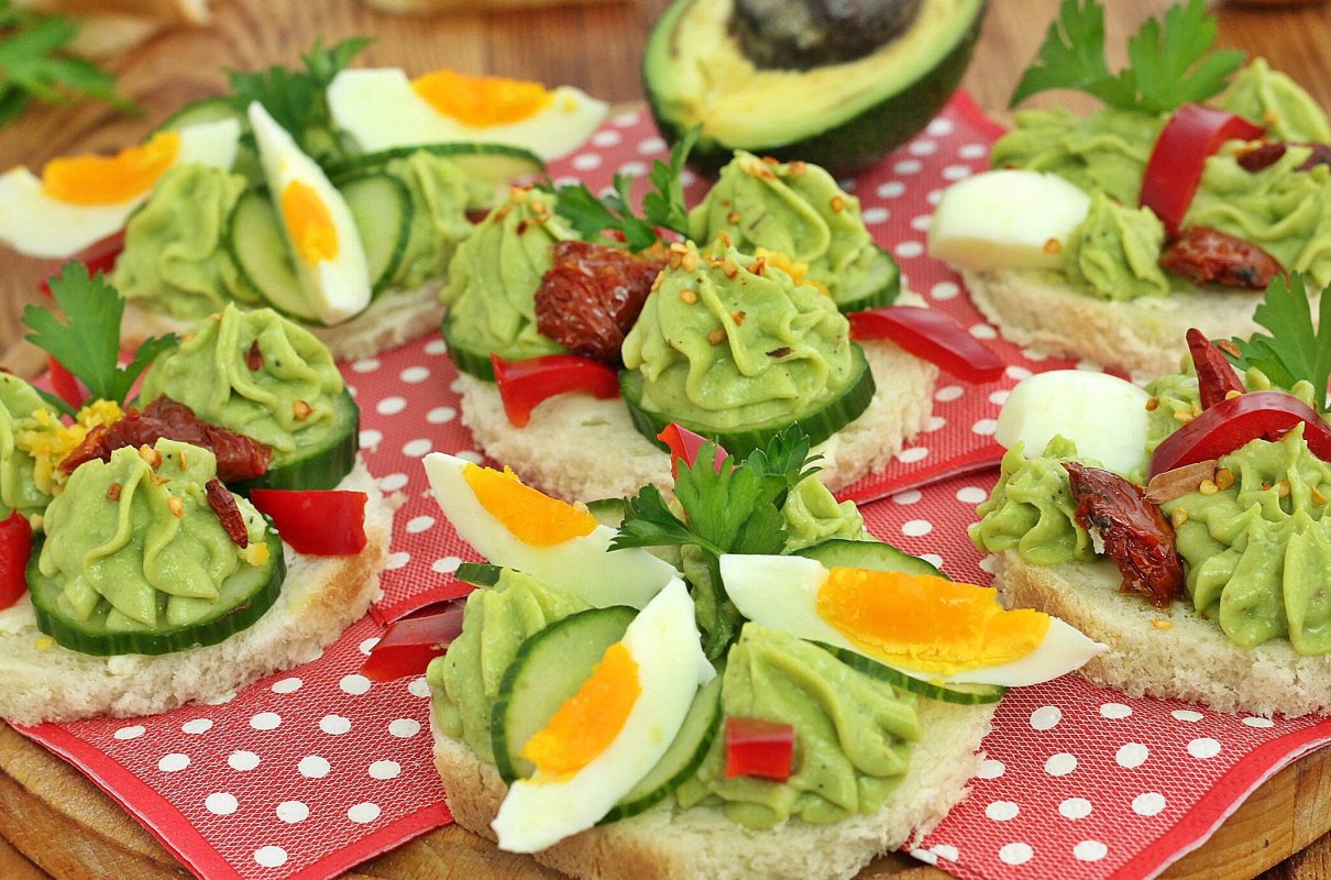 Kanapki z awokado imprezowe