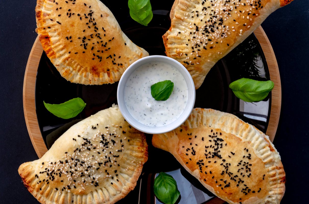Mini calzone z serem, pieczarkami i szynką