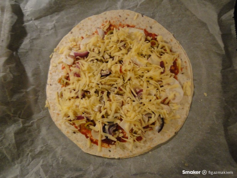 Szybka pizza na tortilli