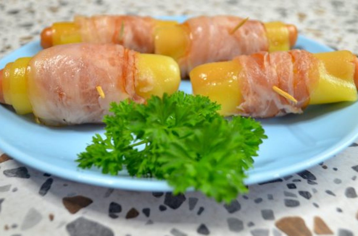 Parówki zapiekane z serem i boczkiem