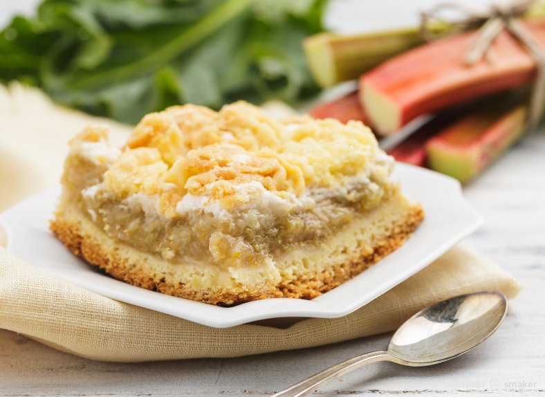 Prosty placek z rabarbarem