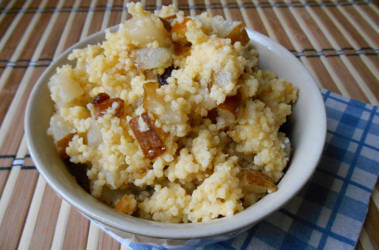 Kasza jaglana z gruszką i rodzynkami