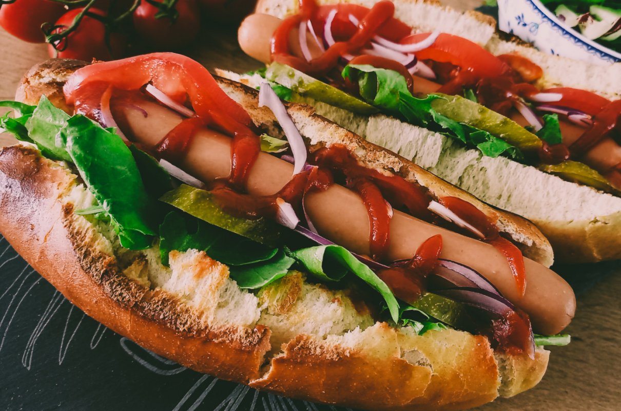 Hot dogi z domowymi bułkami