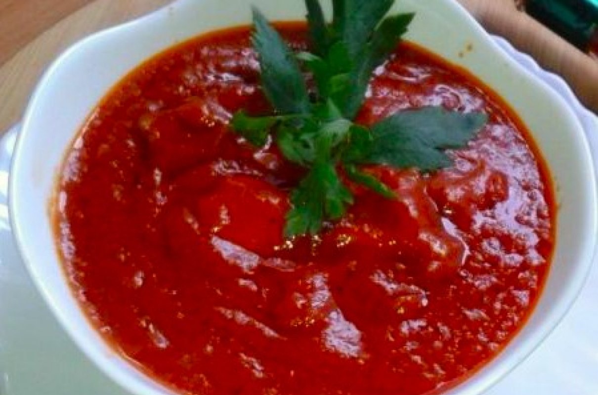 Pomidorowy sosik z boczkiem wędzonym