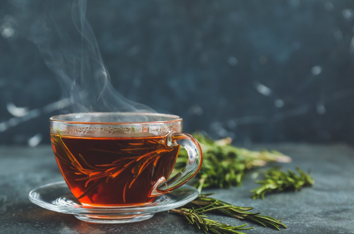 Jak przygotować herbatę rozmarynową? Prosty przepis