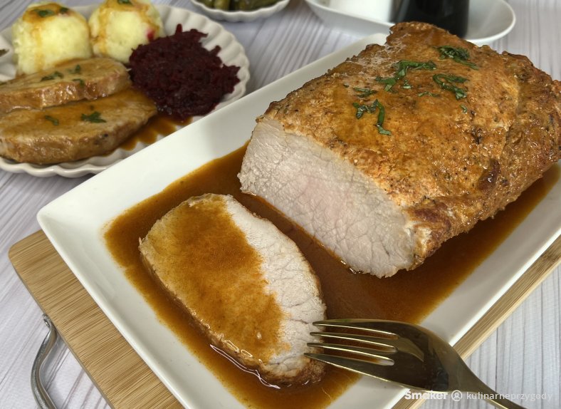 Schab w sosie - gotowany w całości