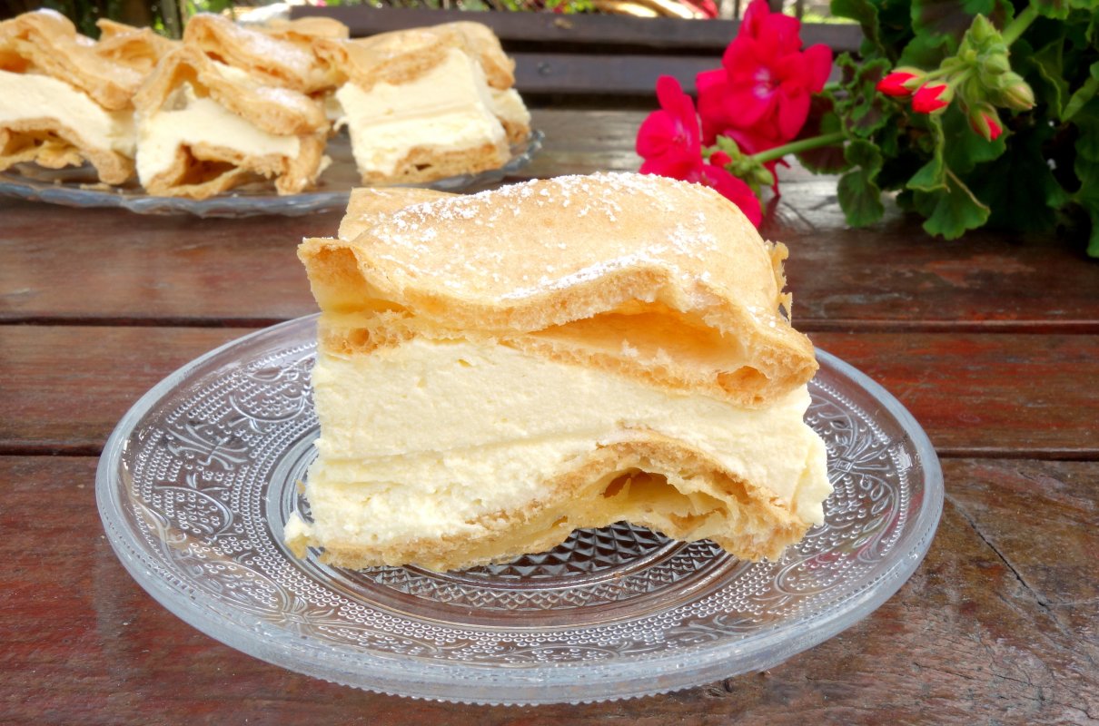 Domowa Karpatka - klasyczny przepis na karpatkę z kremem budyniowym