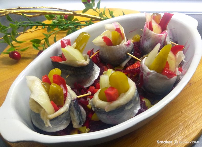 Rolmopsy z marynowanych płatów śledziowych