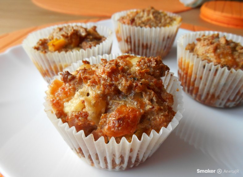 Babeczki wytrawne z szynką i serem