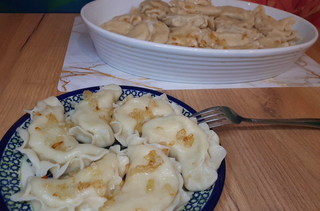 Pierogi ruskie. Przepis na mięciutkie ciasto oraz pyszny farsz
