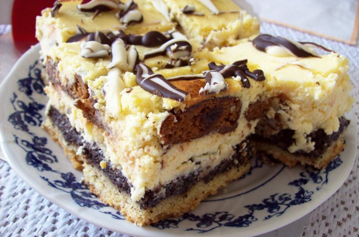 Sernik z nadziewanymi pierniczkami