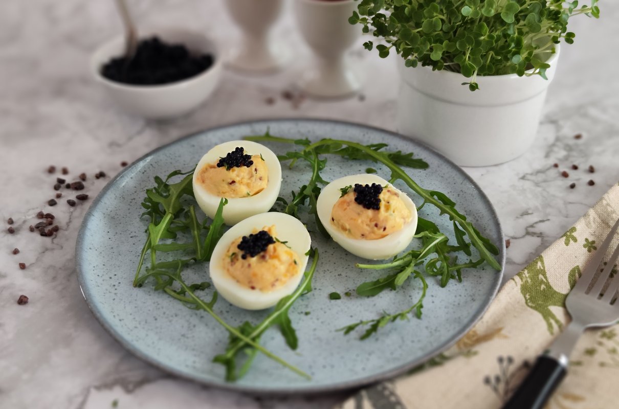 faszerowane jajka z kawiorem