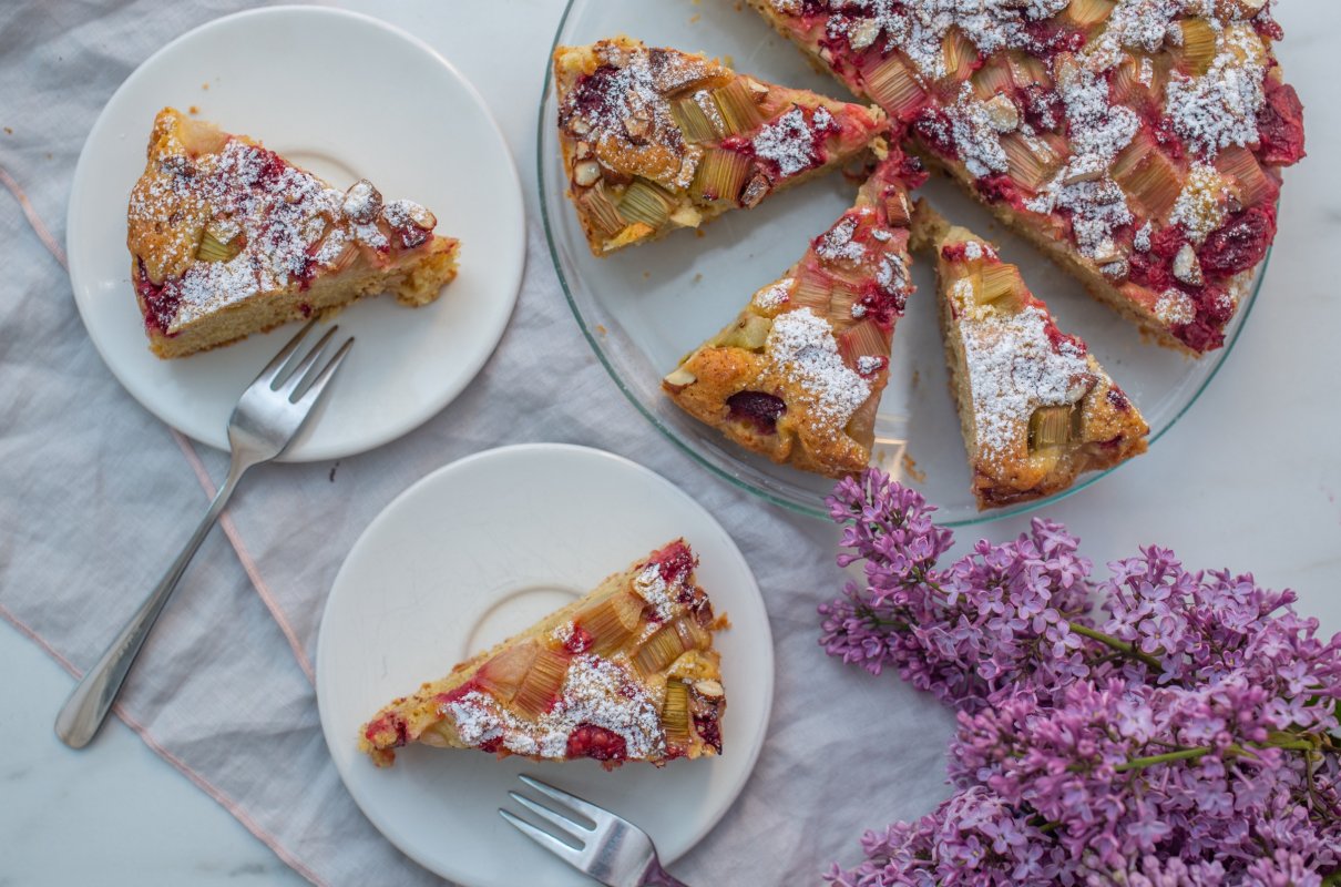 Placek z rabarbarem na jogurcie