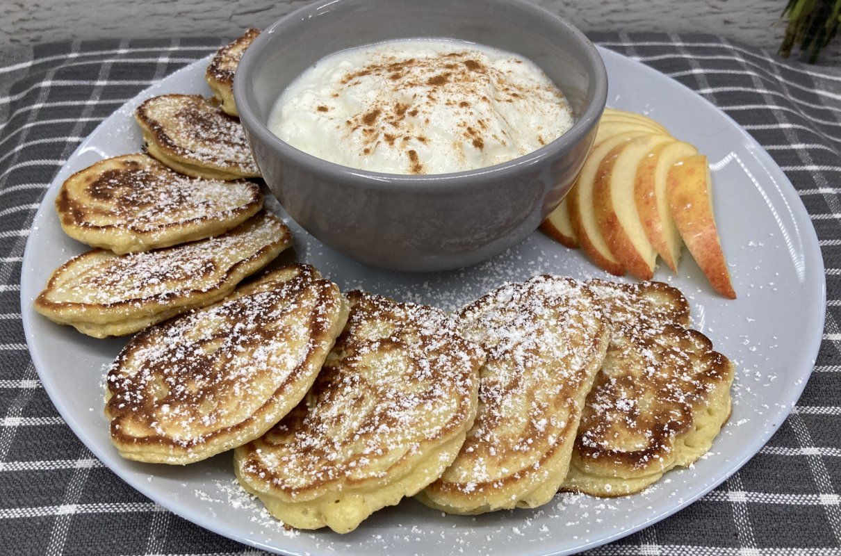 Szybkie placki na maślance z jabłkiem