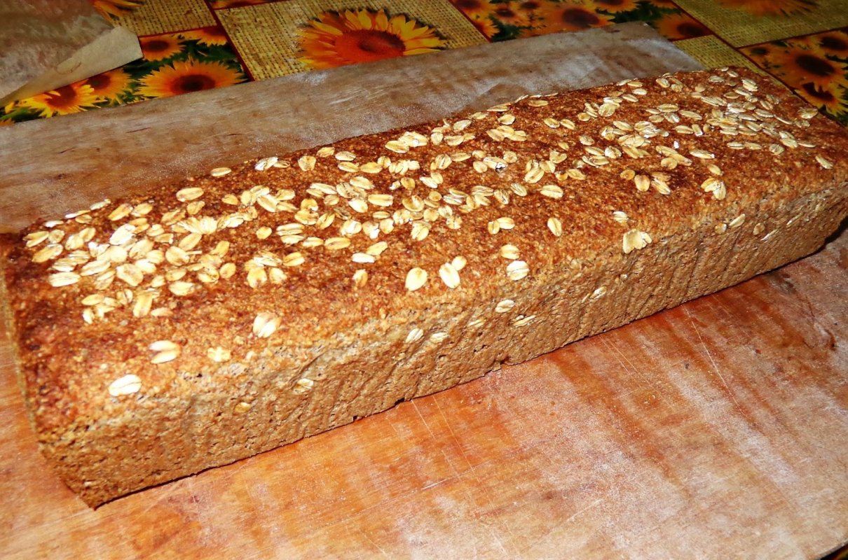 Domowy chleb razowy.
