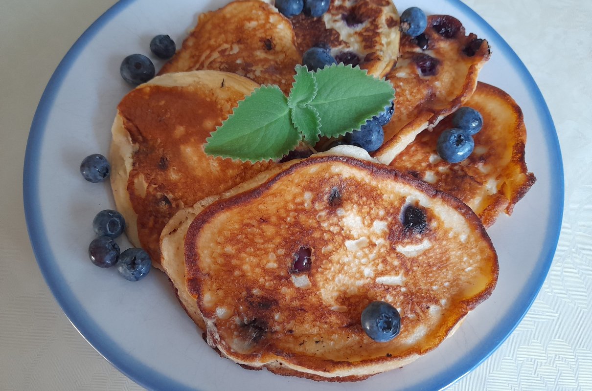 Placki twarogowe z borówkami