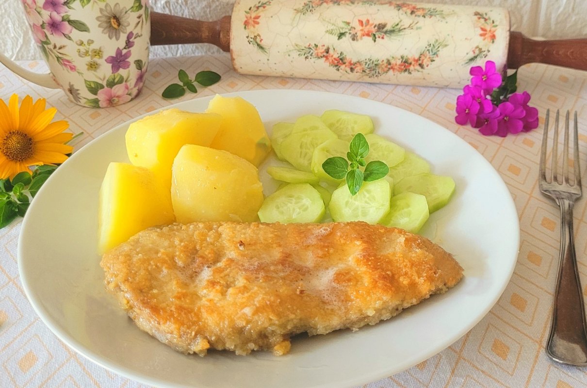 Kotlet drobiowy w serowej panierce