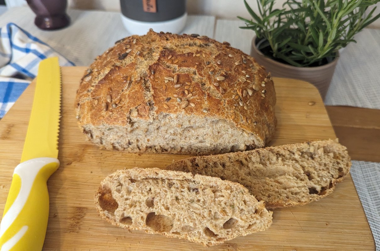 Chlebek wiejski z rozmarynem