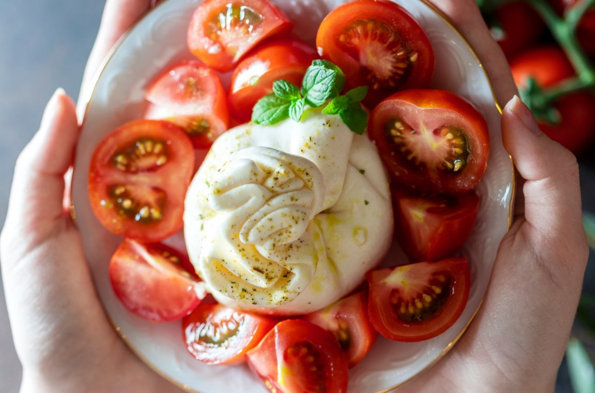 Burrata z pomidorami