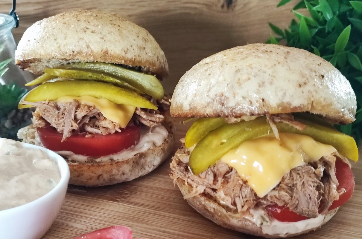 Burgery z szarpana wieprzowiną