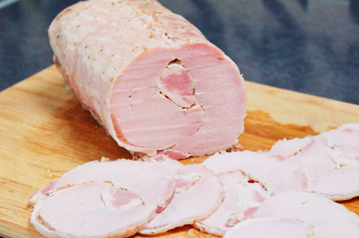 Schab wieprzowy, peklowanie, parzenie, domowa wędlina, rolada schabowa.